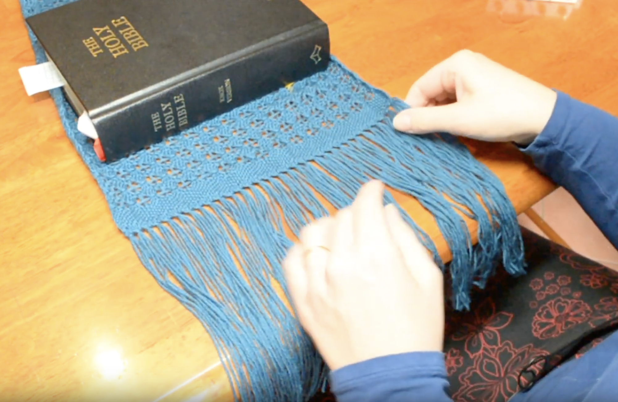 How to twist a fringe