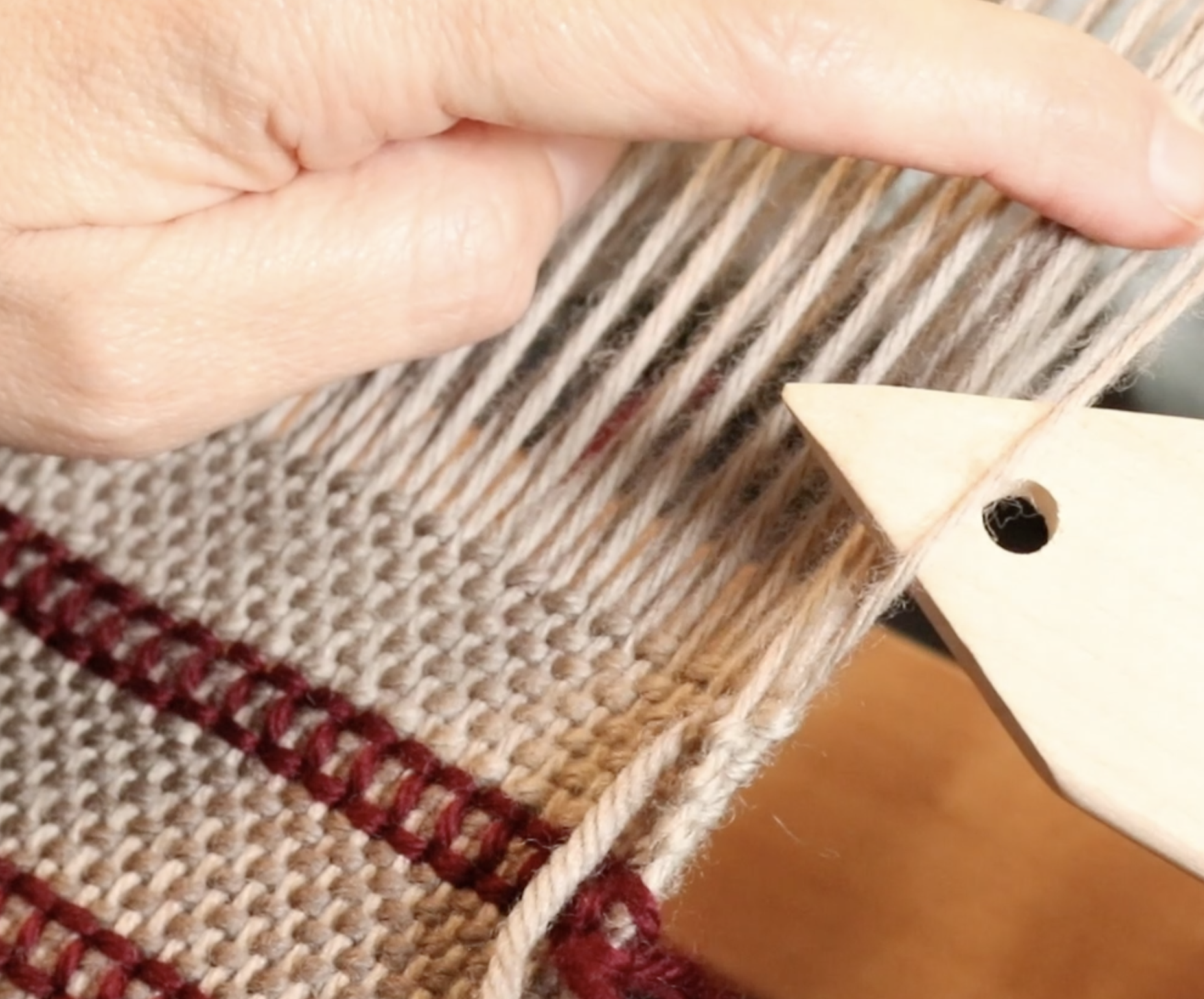 How to weave Leno on a rigid heddle loom - Kelly Casanova Weaving Lessons