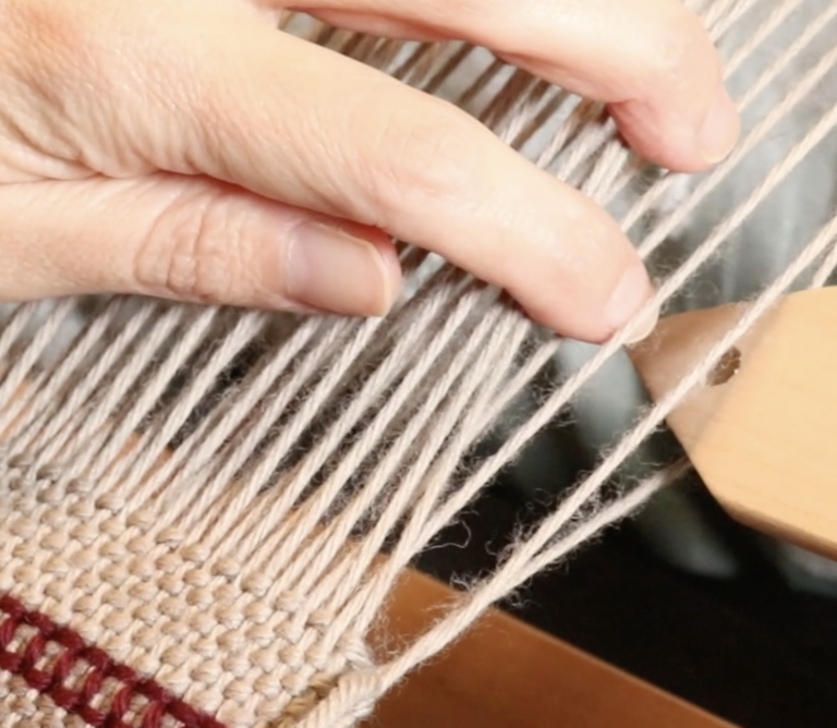 How to weave Leno on a rigid heddle loom - Kelly Casanova Weaving Lessons