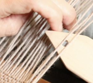 How to weave Leno on a rigid heddle loom - Kelly Casanova Weaving Lessons