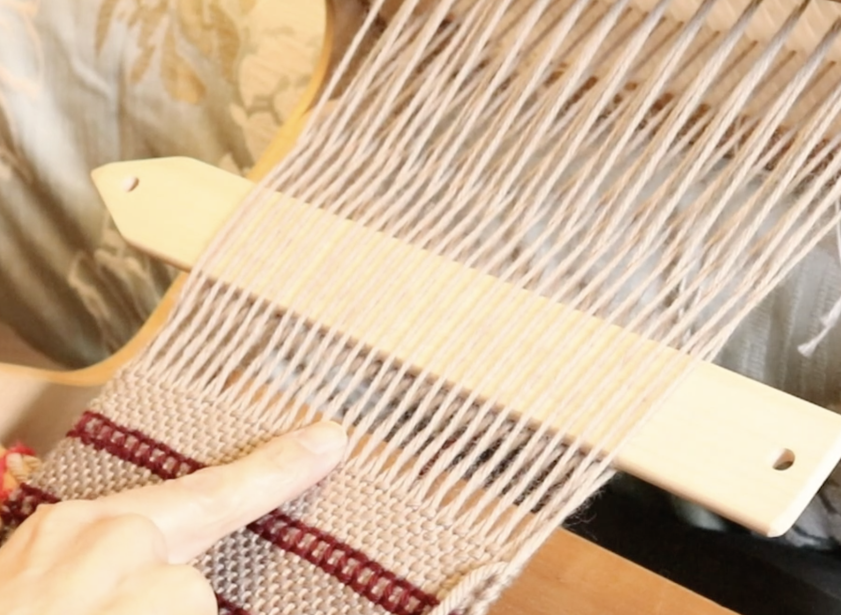 How to weave Leno on a rigid heddle loom - Kelly Casanova Weaving Lessons