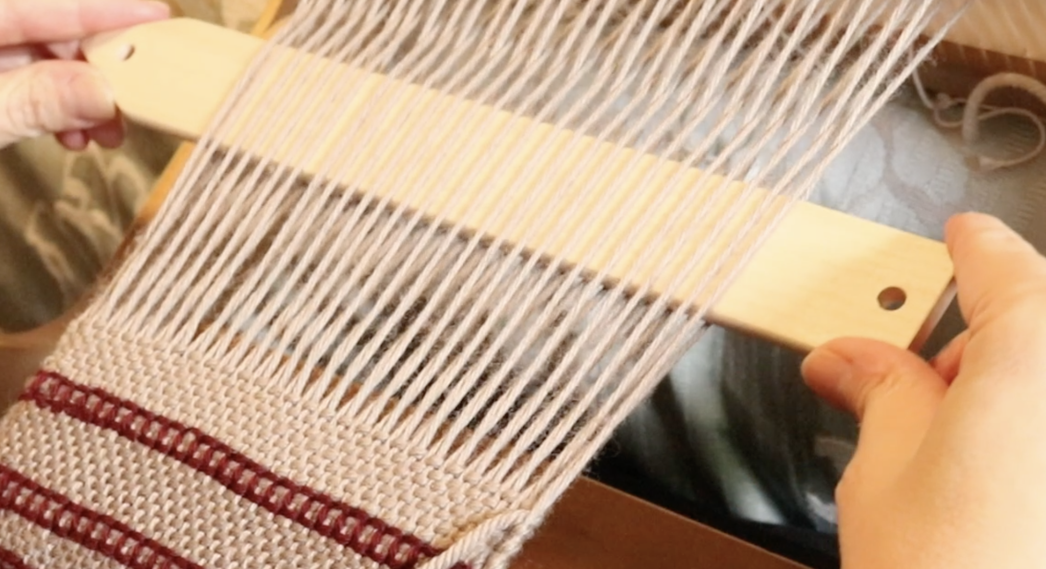 How to weave Leno on a rigid heddle loom - Kelly Casanova Weaving Lessons