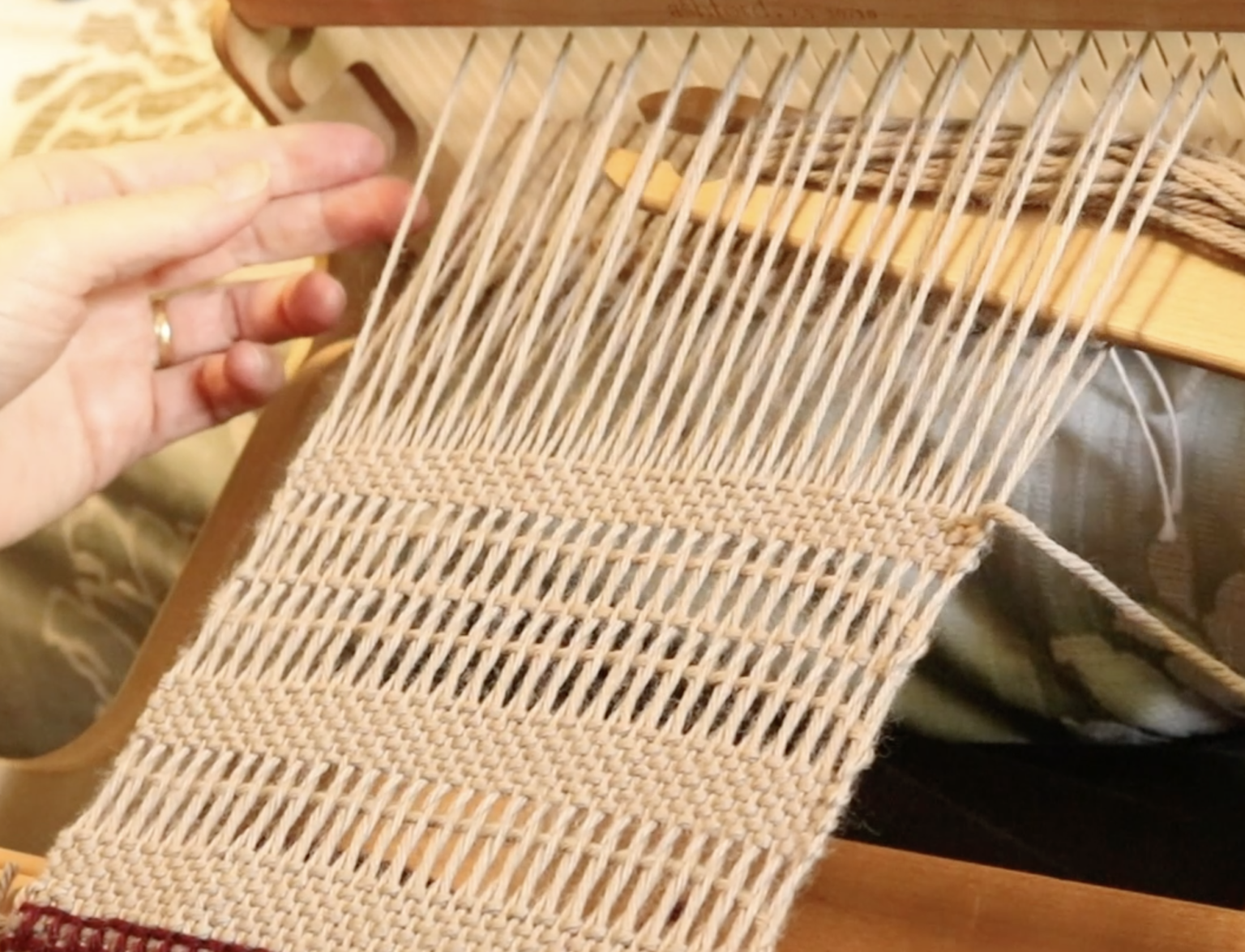 How to weave Leno on a rigid heddle loom - Kelly Casanova Weaving Lessons