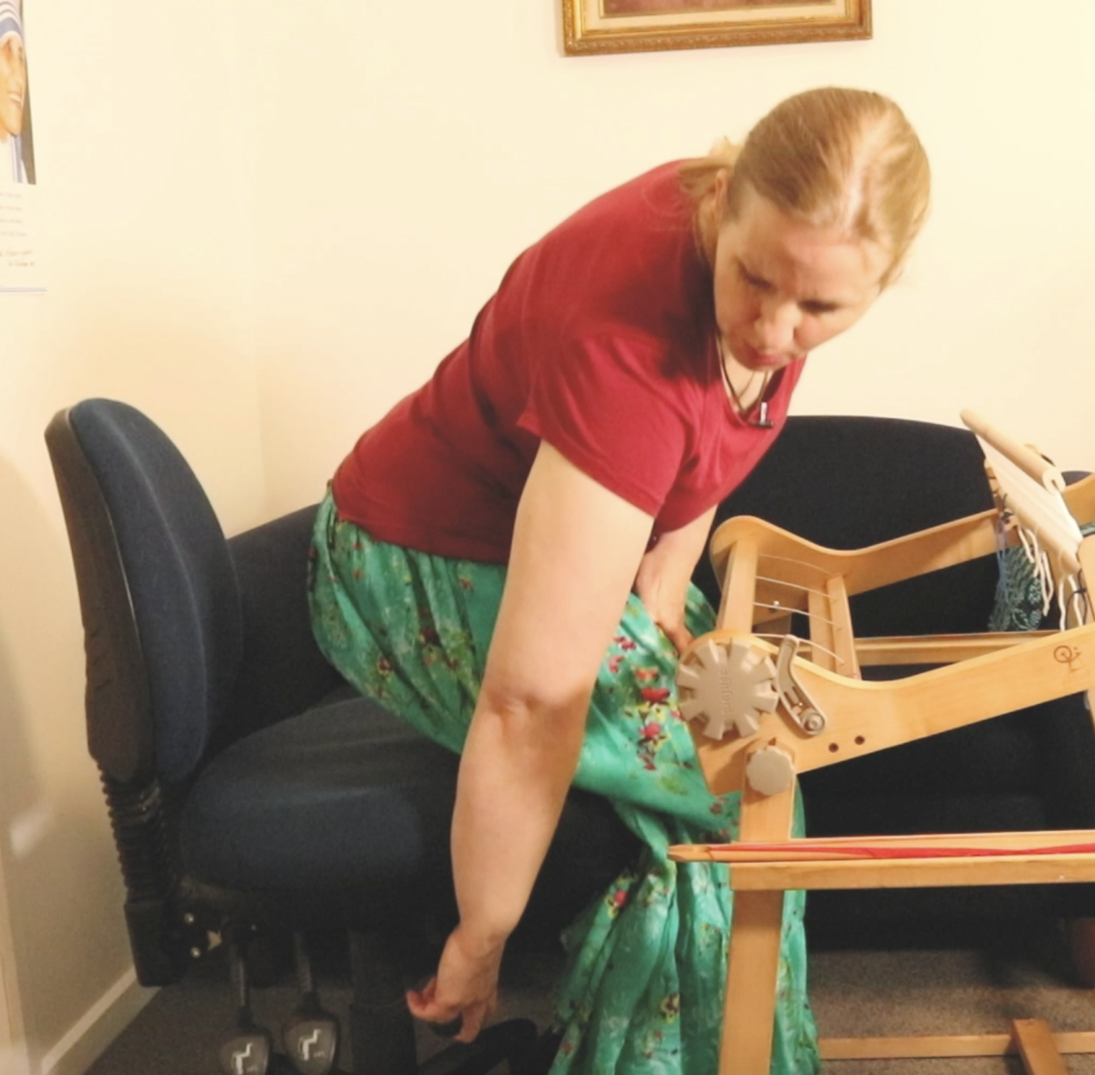How to sit correctly at a rigid heddle loom - Kelly Casanova Weaving ...
