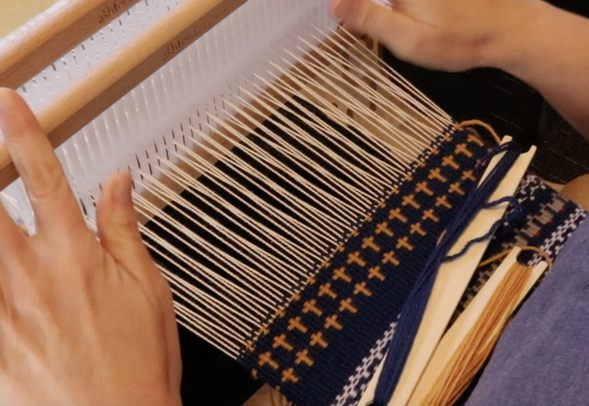How to weave krokbragd crosses - Kelly Casanova Weaving Lessons