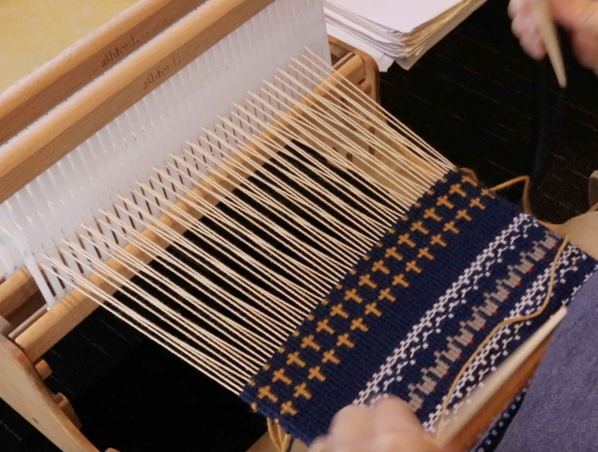 How to weave krokbragd crosses - Kelly Casanova Weaving Lessons