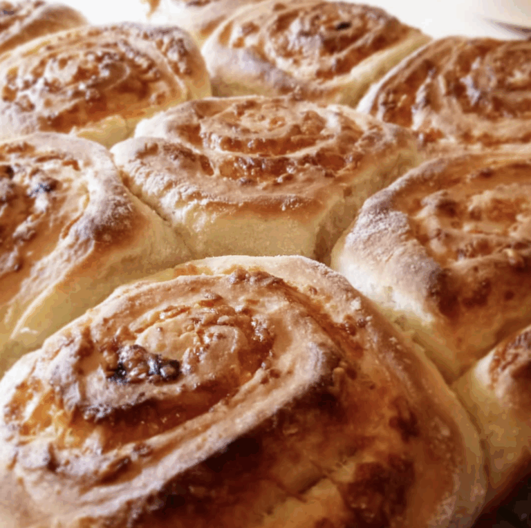 Easy Cheese and Bacon Scrolls (Better than the Bakery!) - Kelly ...