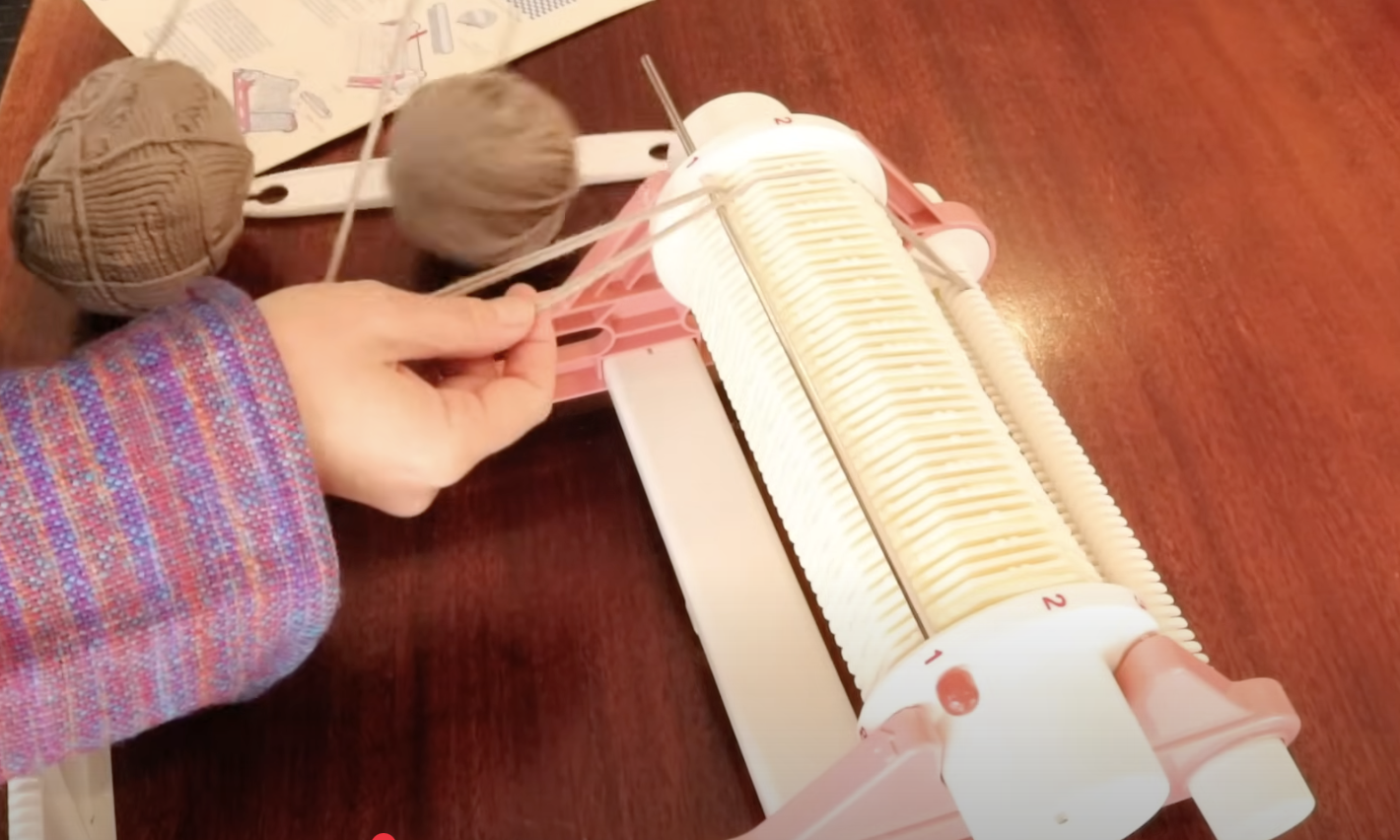 Tomy Hobby Girl Weaving Loom - Kelly Casanova Weaving Lessons