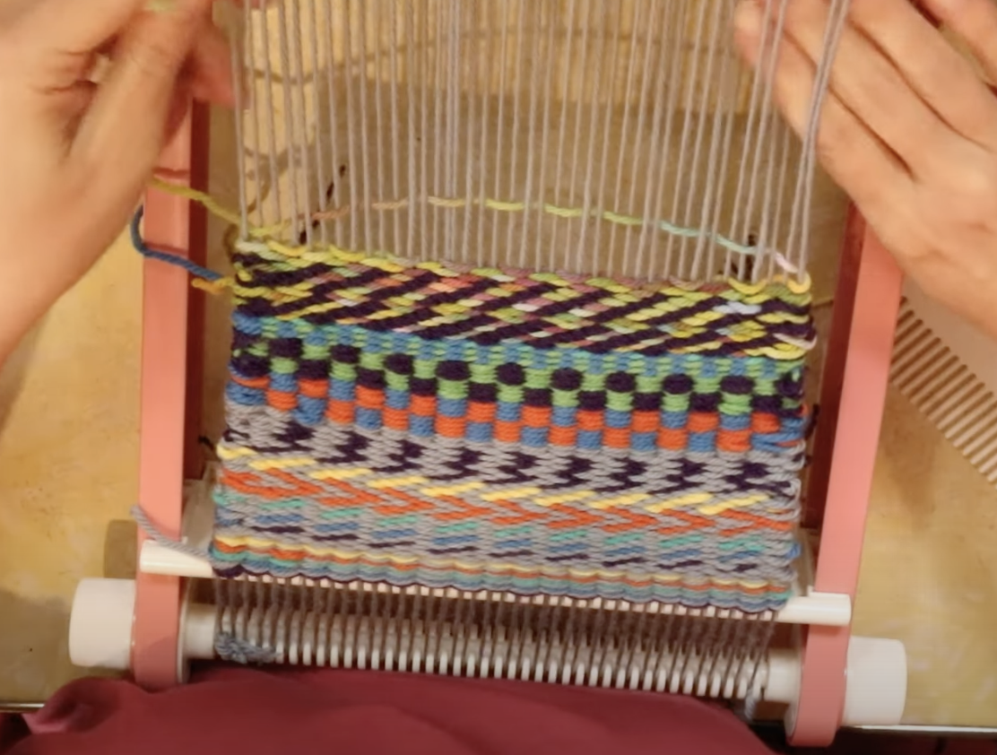 Tomy Hobby Girl Weaving Loom - Kelly Casanova Weaving Lessons